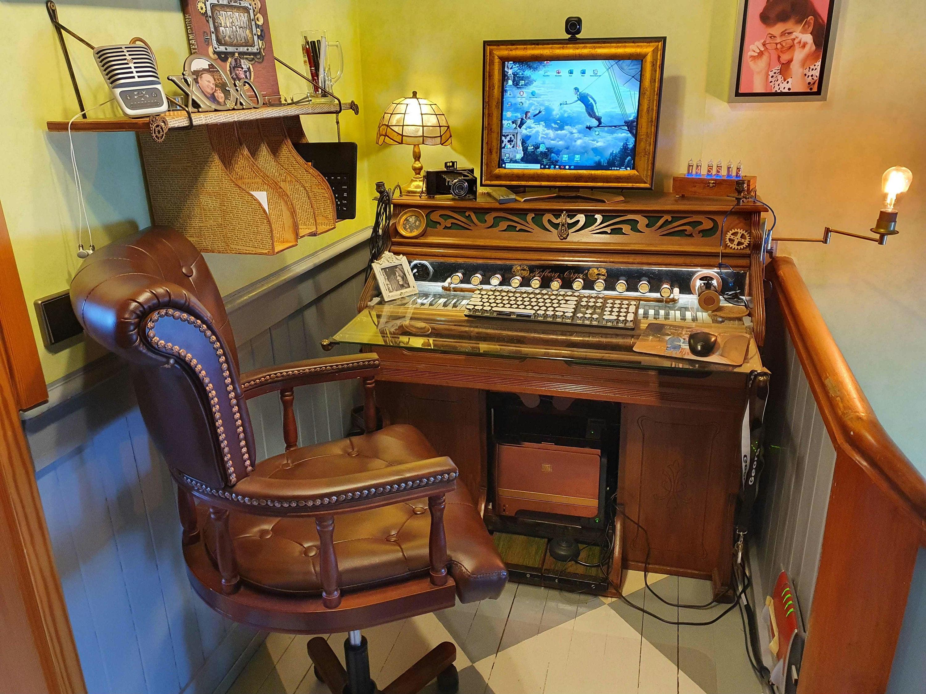 Einzelanfertigung Steampunk Schreibtisch Desk Harmonium Klaviatur ...