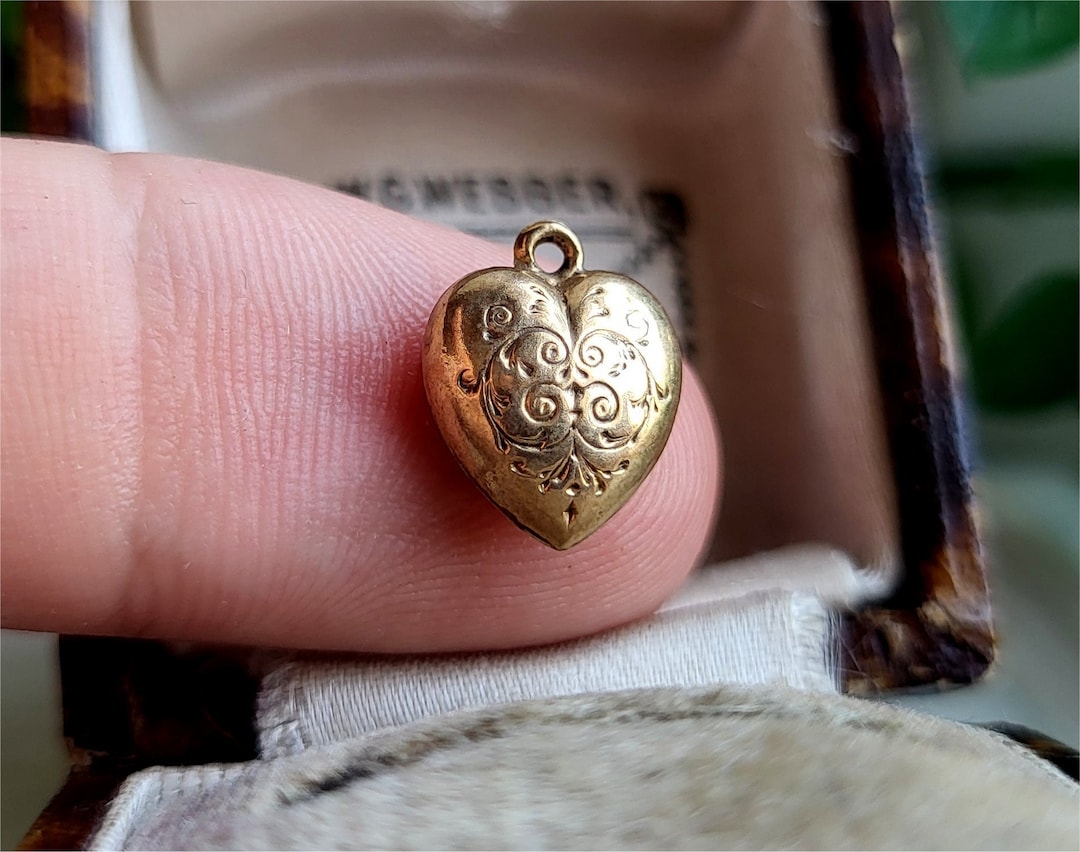 STUNNING Vintage 9ct Gold Heart Charm / Pendant. Stunning Patterns ...