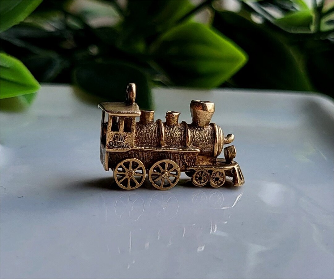 Vintage MOVING 9ct Gold Train Charm, Vintage 9ct Train Pendant. VERY ...