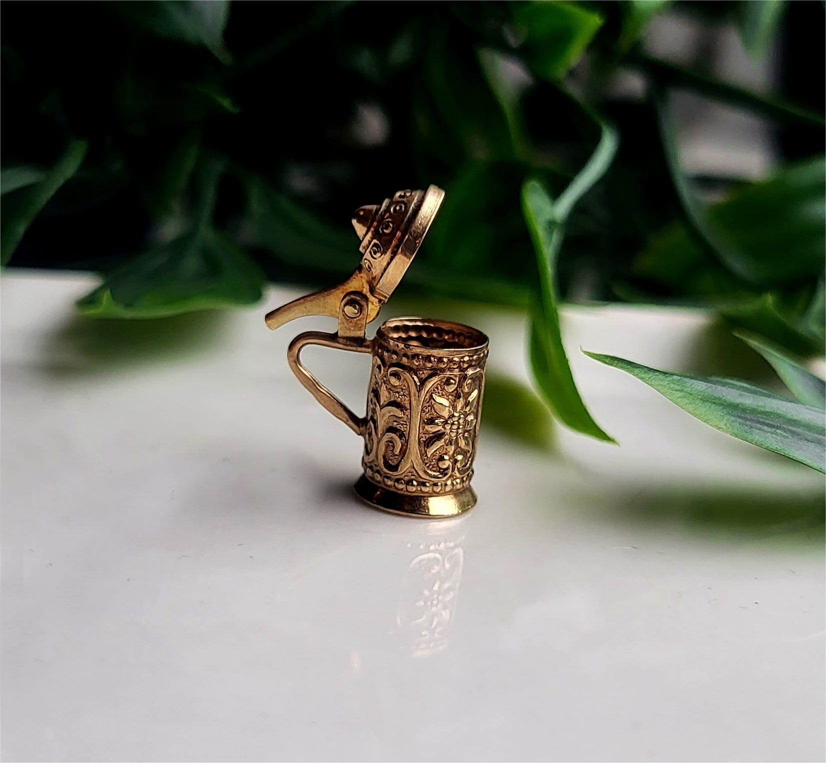 OPENING Vintage 9ct Gold Beer Stein Charm / Pendant. Lots of Detail ...