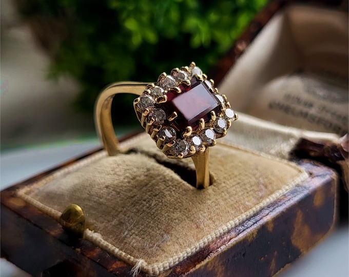 INCREDIBLE Vintage 9ct Gold Garnet and White Topaz Cluster Ring ...