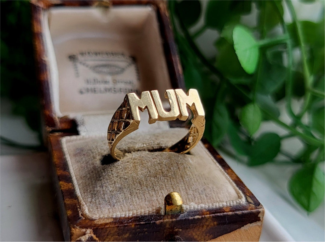 Vintage STUNNING 9ct Gold Mum Ring. RESIZING is AVAILABLE Vintage 9ct ...