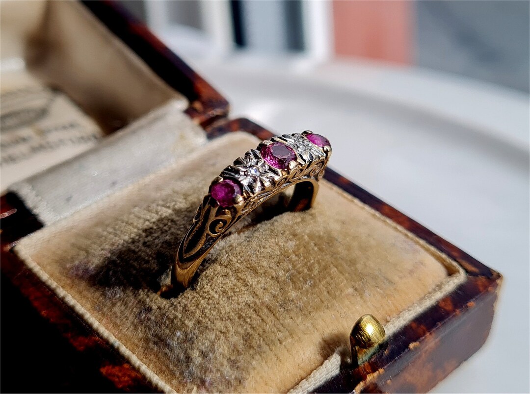 Vintage 9ct Gold Diamond Ruby Ring, NATURAL RUBY. 2 STUNNING Diamonds ...