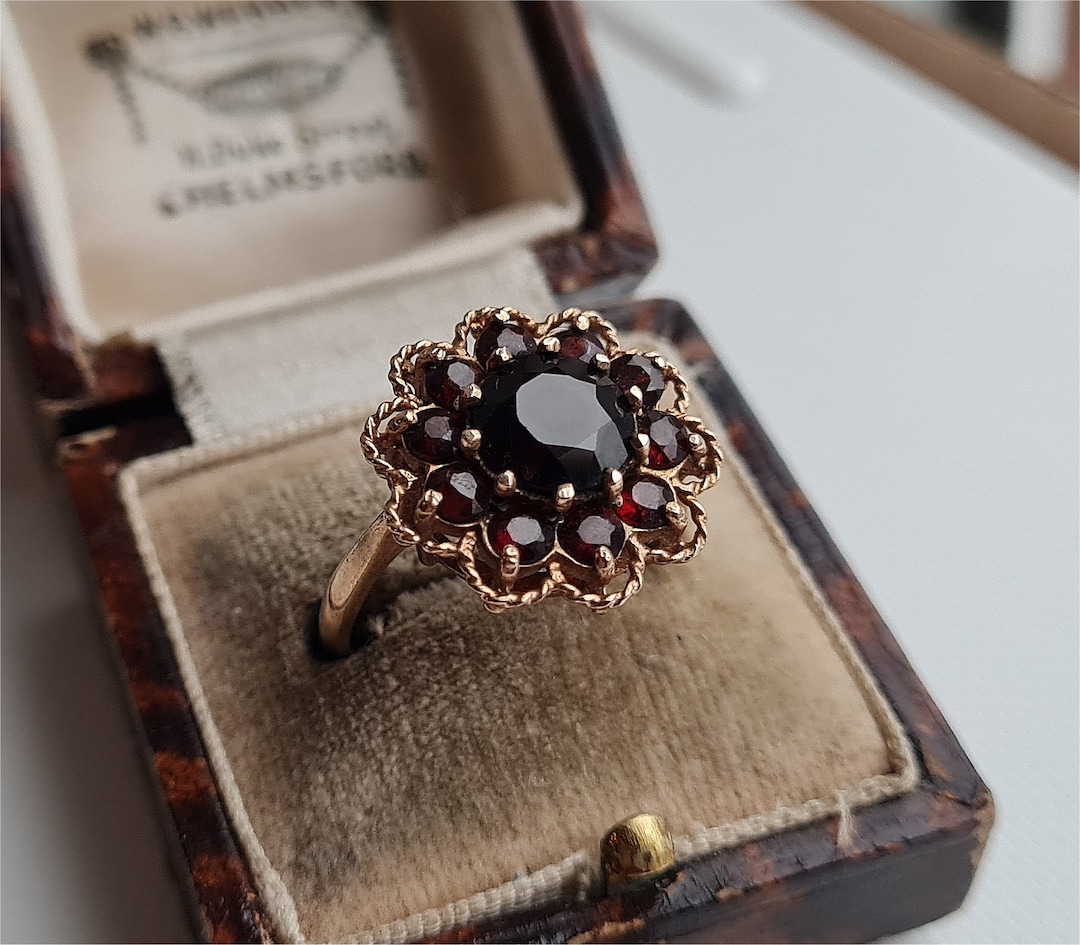 STUNNING Vintage 9ct Gold Garnet Cluster Ring, Gold Garnet Cluster Ring ...