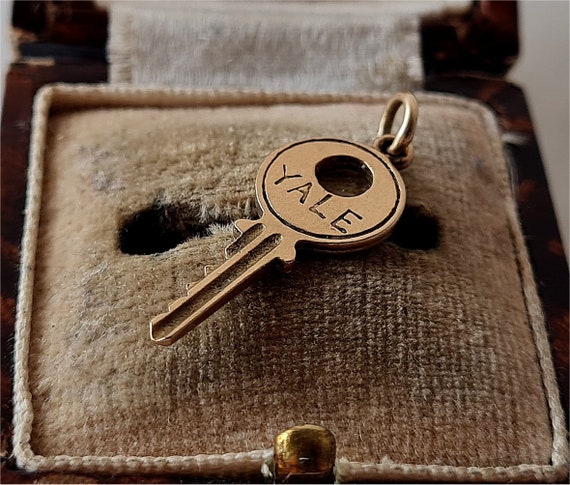 Vintage 9ct Gold Key Charm. 9ct Gold Yale Key Charm - Etsy