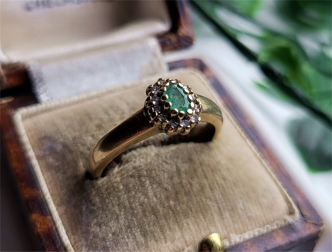 RARE Vintage 9ct Gold Emerald and Diamond Ring. 12 SPARKLING DIAMONDS ...