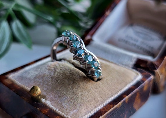 STUNNING Vintage 9ct Gold Aquamarine Wishbone Ring. 9ct White Gold VERY PRETTY Ref00h