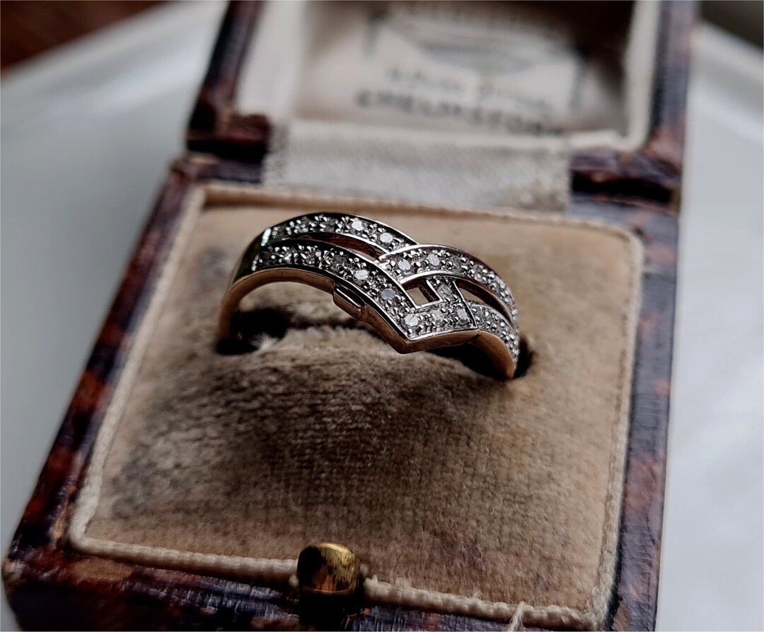 VERY RARE Vintage 9ct Gold Diamond Ring. 26 Sparkling DIAMONDS. Fancy ...