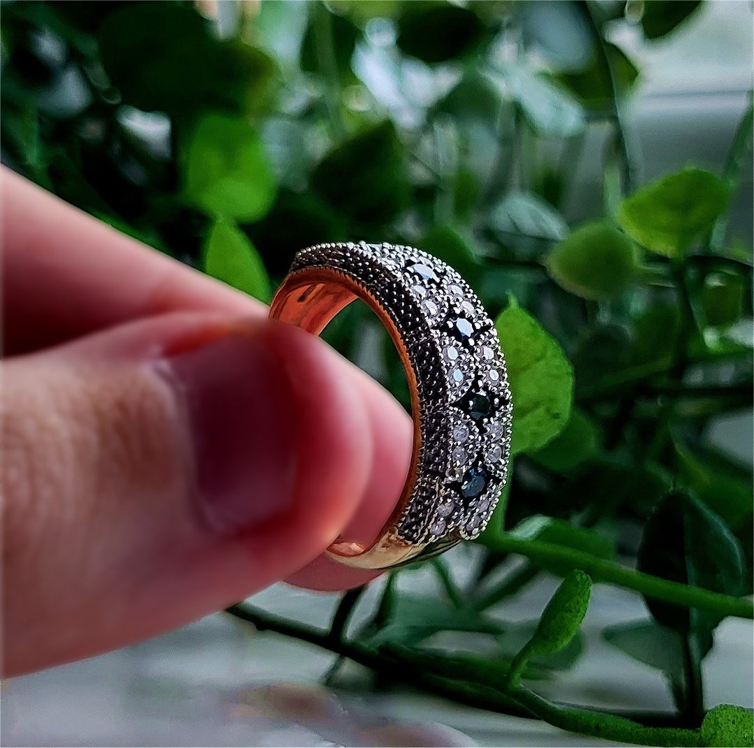 RARE Impressive 9ct Gold Diamond Sapphire Ring. 24 DIAMONDS Total ...