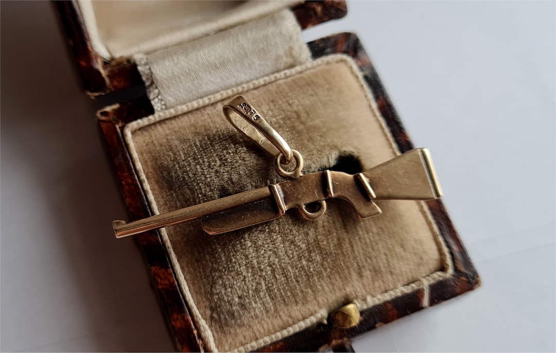 RARE Vintage 9ct Gold Gun Charm. 9ct Gold Shotgun Pendant - Etsy