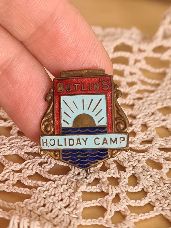 Vintage Butlins Holiday Camp Minehead 1964 Enamel Bad… - Gem Vintage Butlins Holiday Camp Minehead 1964 Enamel Bad… - Gem