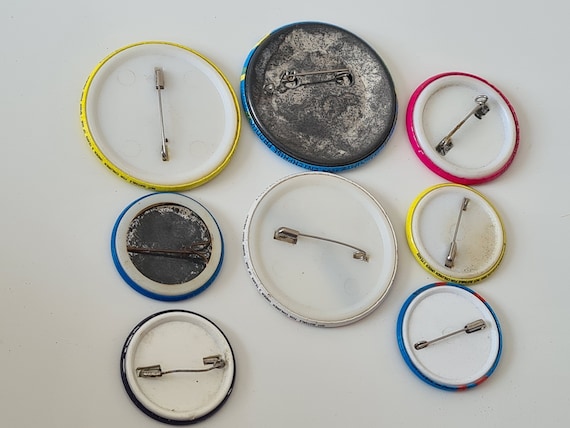 Vintage badges, 80's, 90's. Retro Badges. Dennis the … - Gem