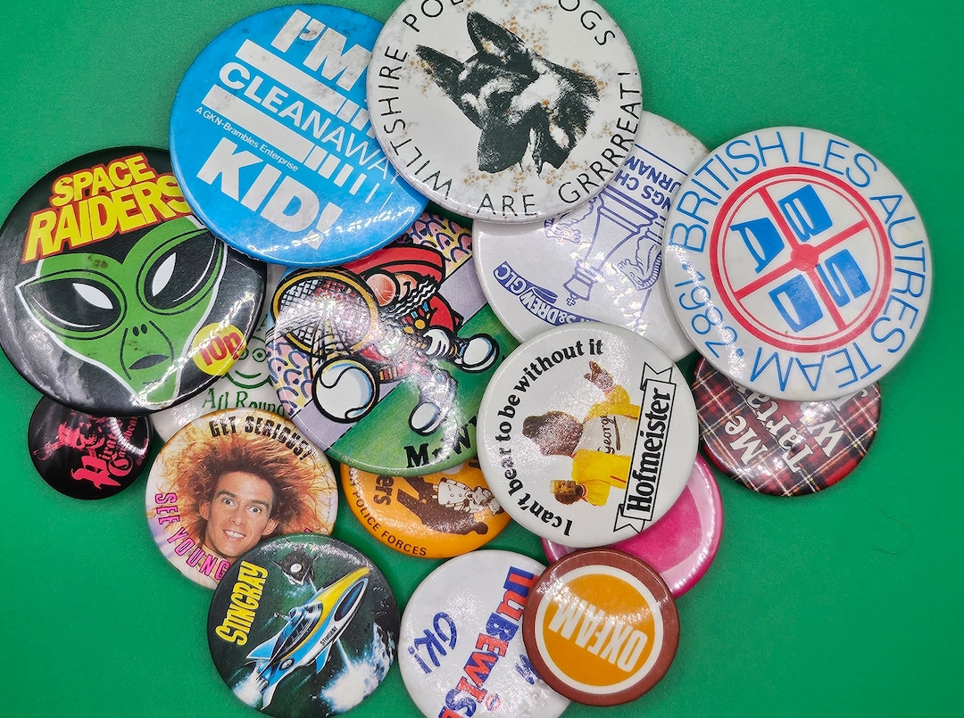 Vintage/retro Badges 60s 70s 80s 90s. Space Raiders, Hofmeister ...