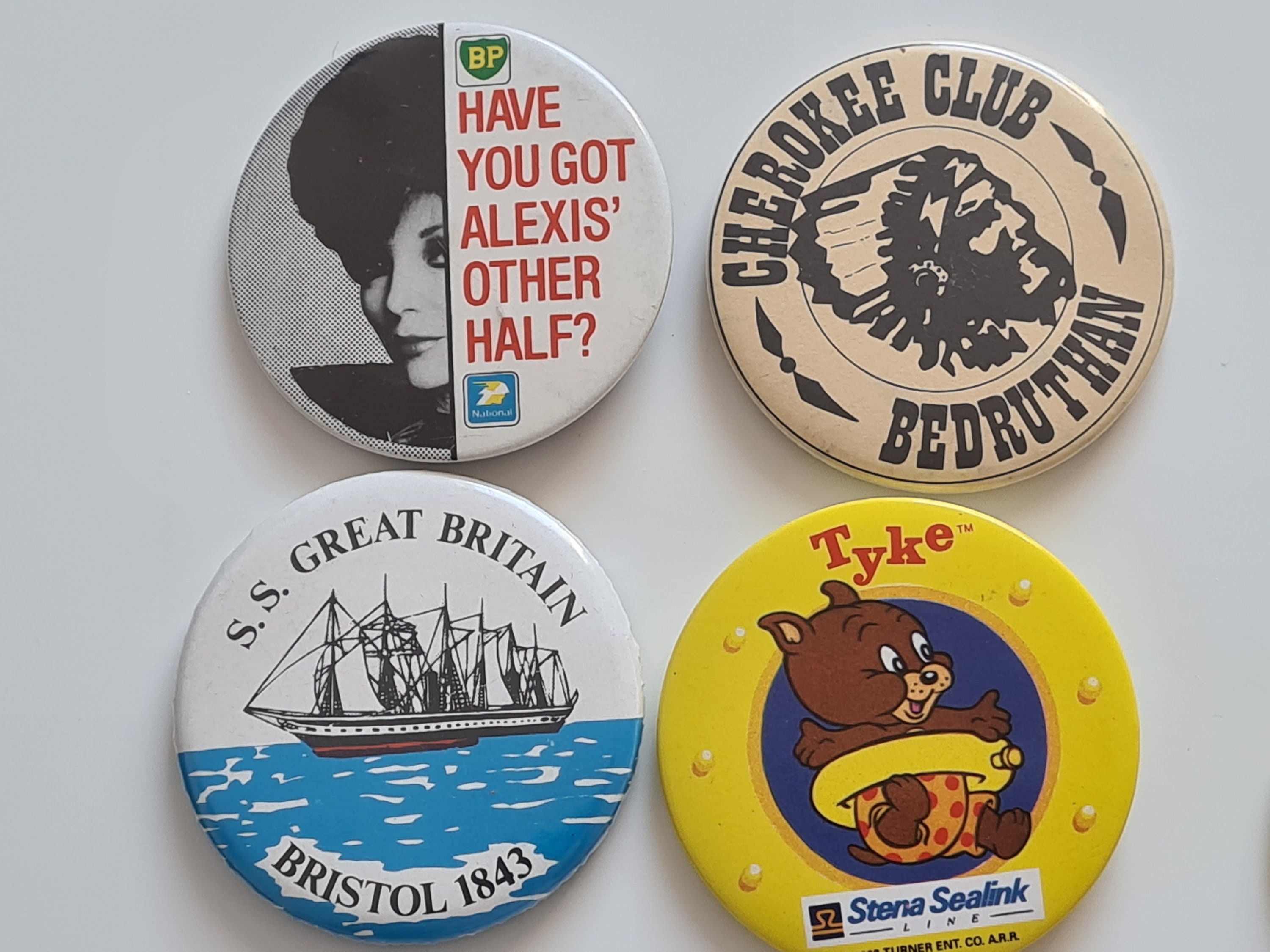 Vintage/retro Badges 70s 80s 90s Kylie Hulk Hogan Gremlins - Etsy