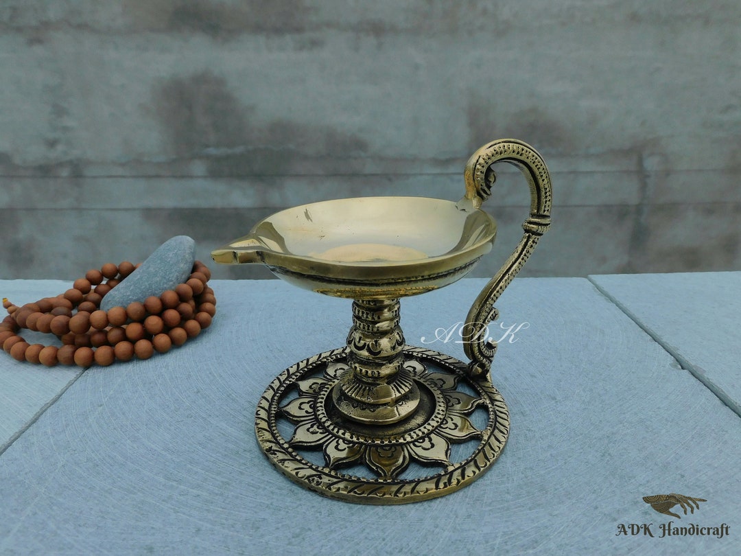 Brass Diya, Oil Wick Pooja Aarti Diya, Home Temple Diya, Oil Lamp, Oil ...