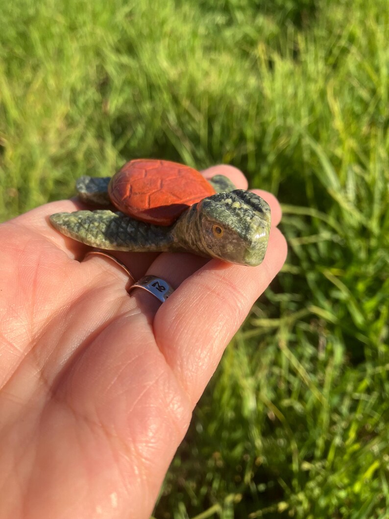 Hand Carved Serpentine & Red Jasper Sea Turtle Figurine - Healing Stone ...