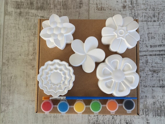 Coloring Kids' Crafts Set of plaster figures with acrylic paints and ...