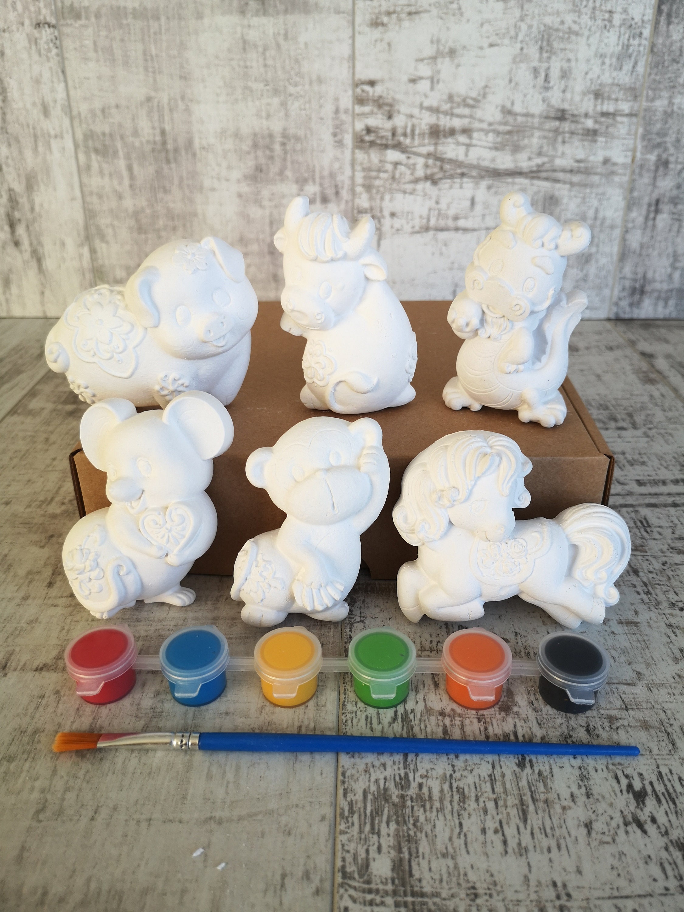 Coloring Kids' Crafts Set of plaster figures with acrylic paints and ...