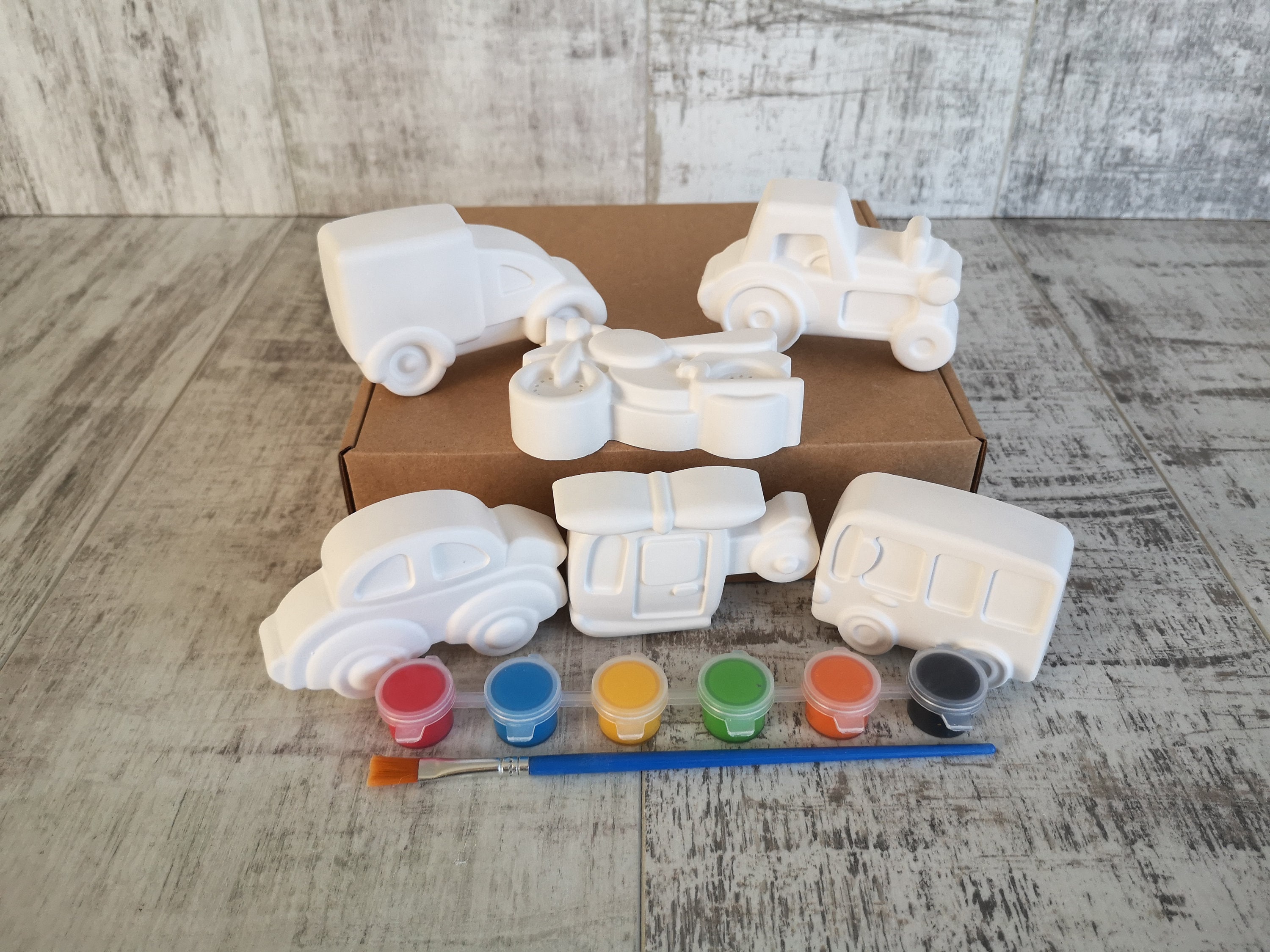 Coloring Kids' Crafts Set of plaster figures with acrylic paints and ...