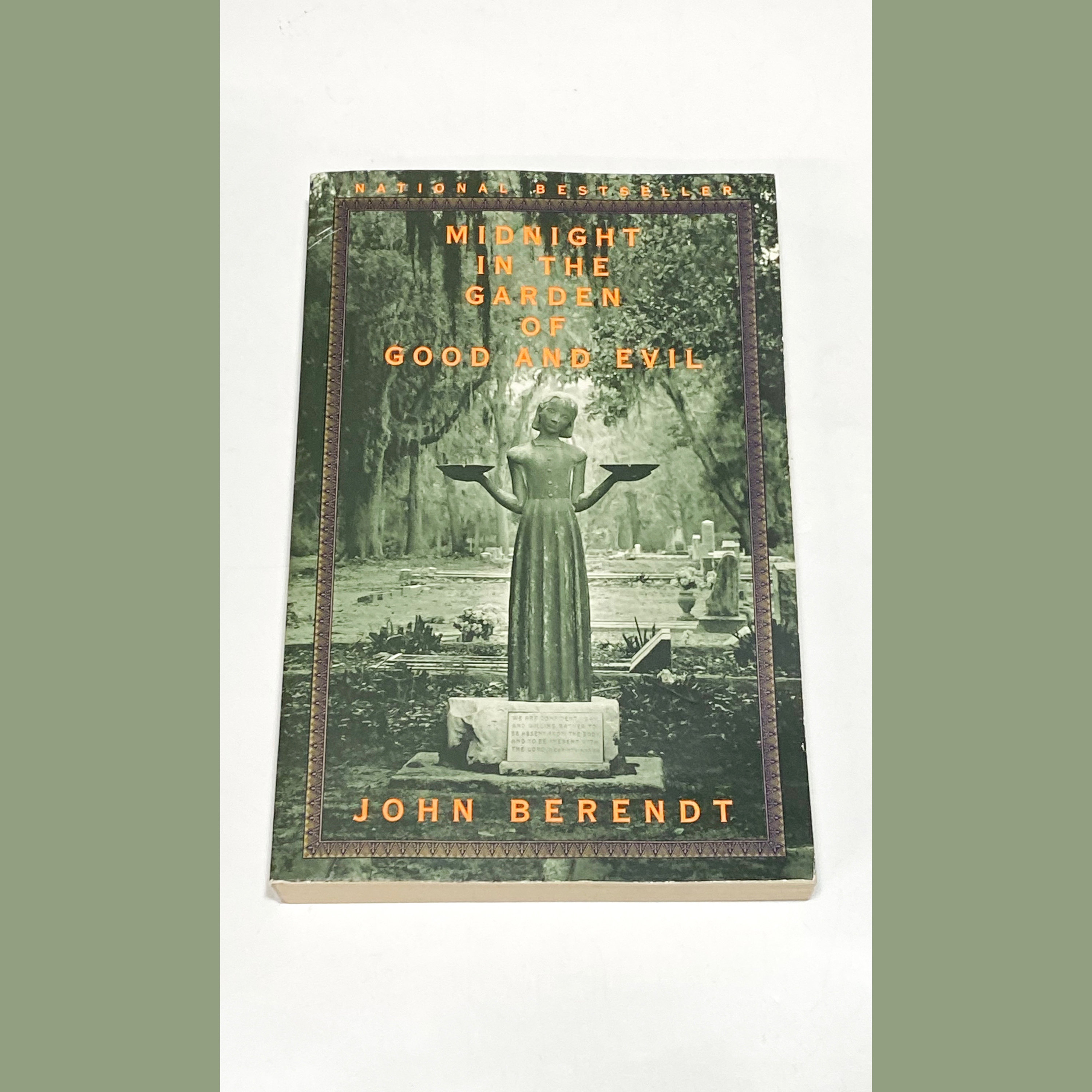 Midnight in the Garden of Good and Evil - John Berendt - Classic ...