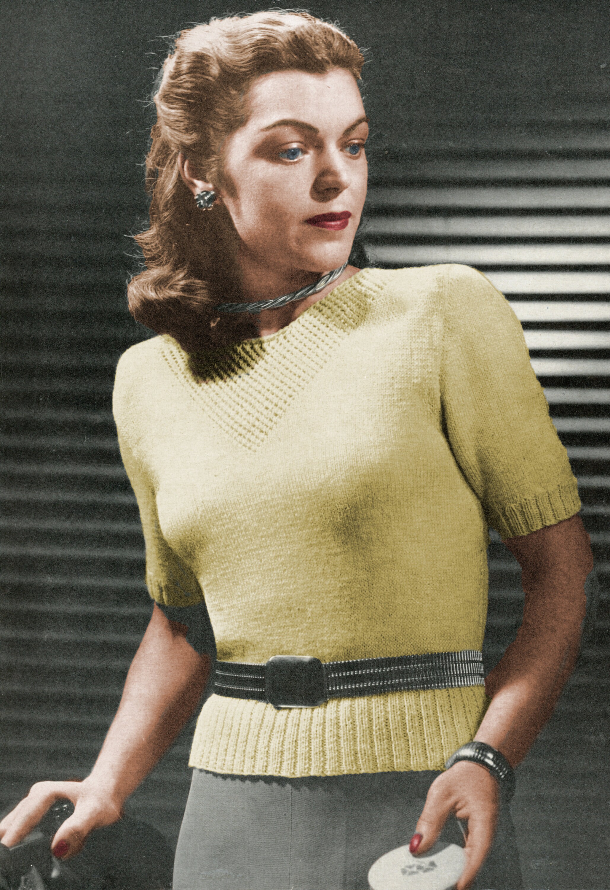 1940s Triangle Stitch Contrast Neckline Top Knitting Pattern Size 16 ...