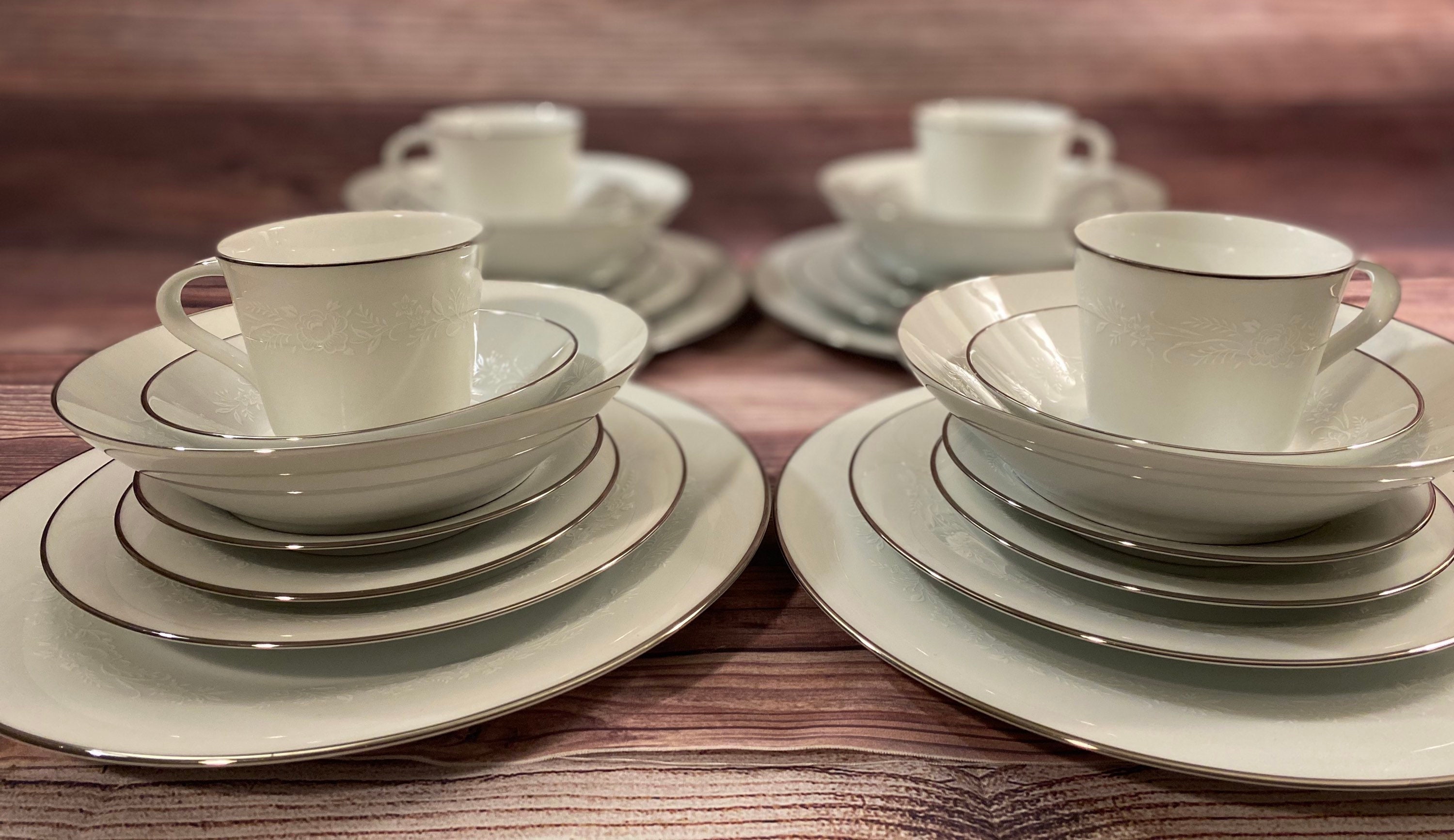 Noritake Reina Dinnerware 28 Piece Service for 4, White Flowers With ...
