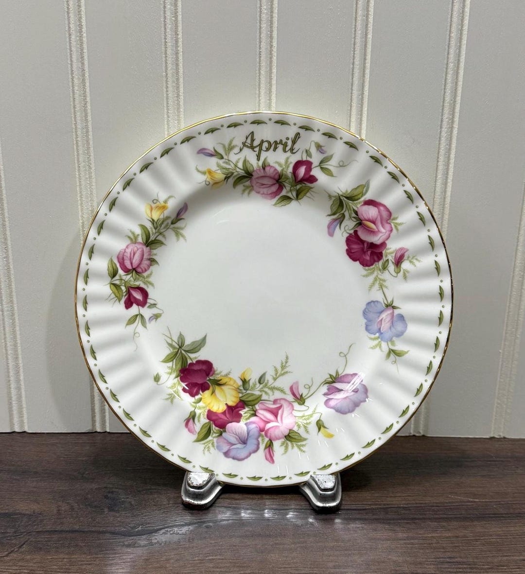 Royal Albert April Lunch Plate, April Flower of the Month Sweet Pea ...