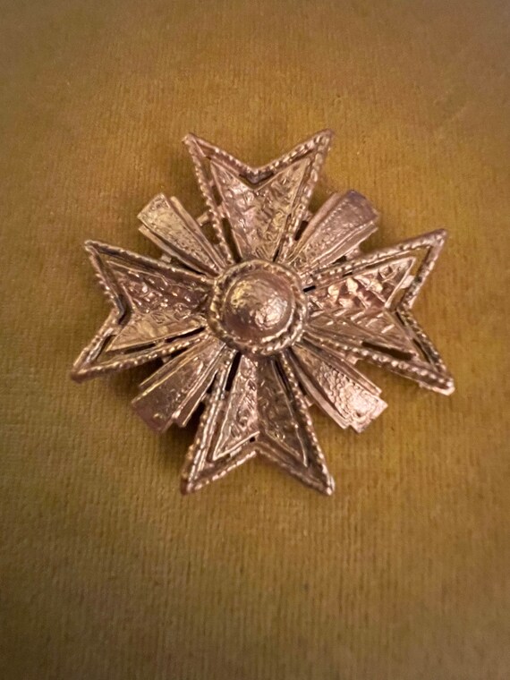 maltese cross brooch pin - Gem