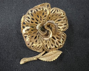 Vintage LISNER Flower Brooch in Gold Tone With Arms of Sparking ...