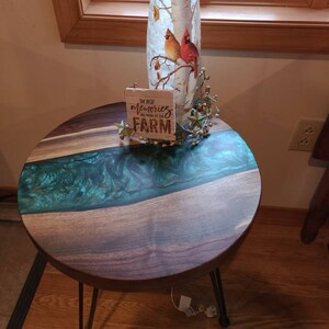 Live Edge Round River Table by Appawoodco. 18 Round Resin and Black ...