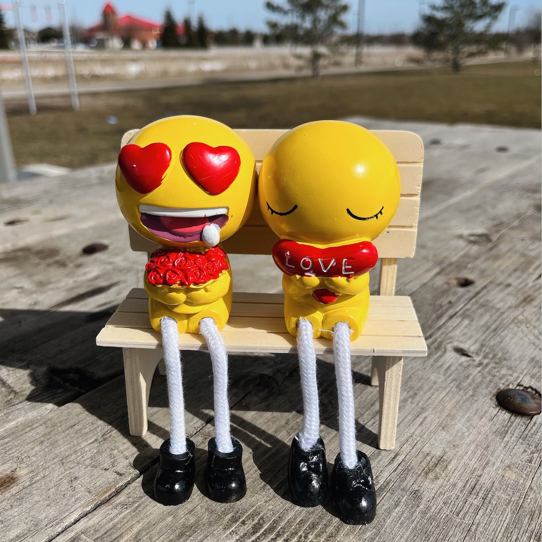Cute Couple Emoji Miniature Figurines | Bench Included | Made of Resin ...