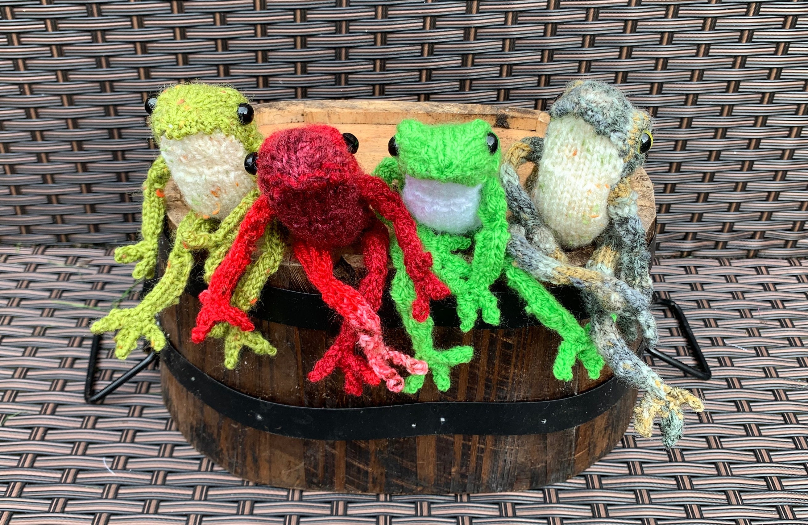 1 Hand Knitted Frog, Pocket Frog, Emotional Support Frog, Frog Clothing ...