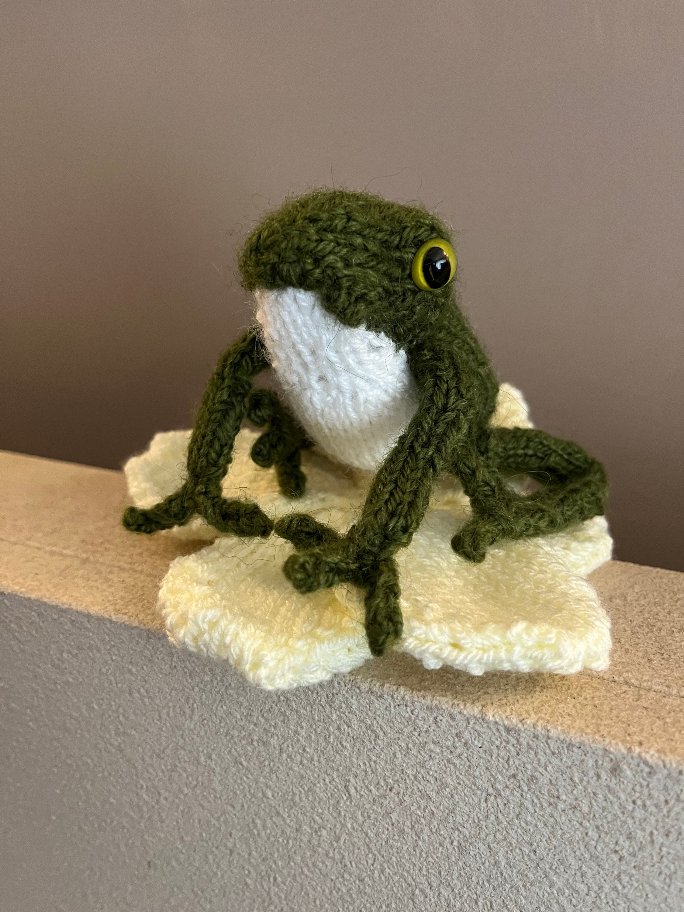 1 Hand Knitted Frog Pocket Frog Emotional Support Frog Frog - Etsy UK