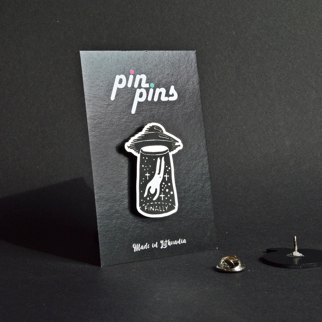 Funny UFO Abduction “finally” Alien Spacecraft Pin Badge , Pins, Badges ...