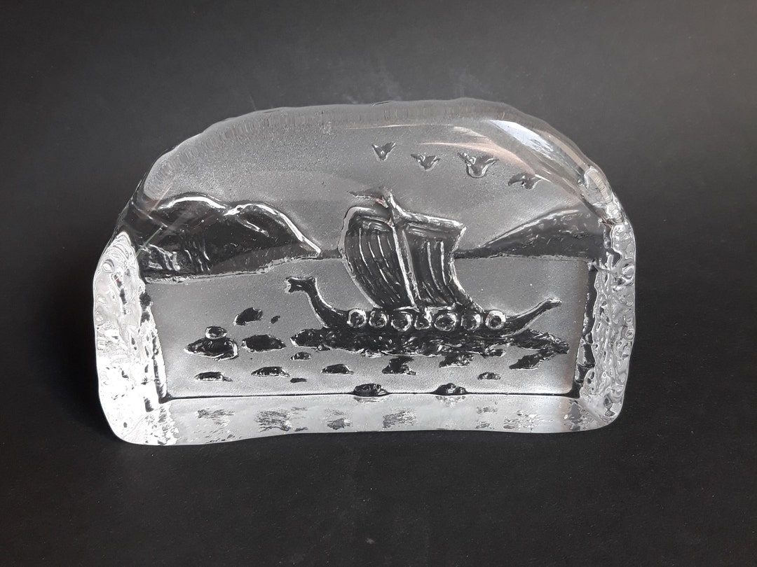 Eda Kristall Nya Glasbruket Sweden. Birds on a Branch Paperweight ...