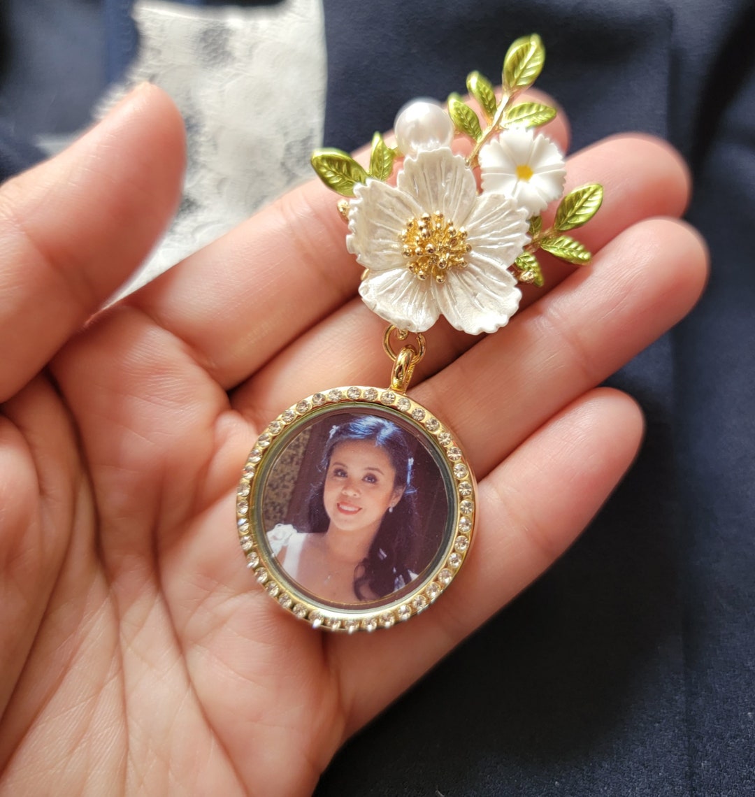 White Daisy Flower Brooch Lapel Pin With Photo Locket Char, Customized ...