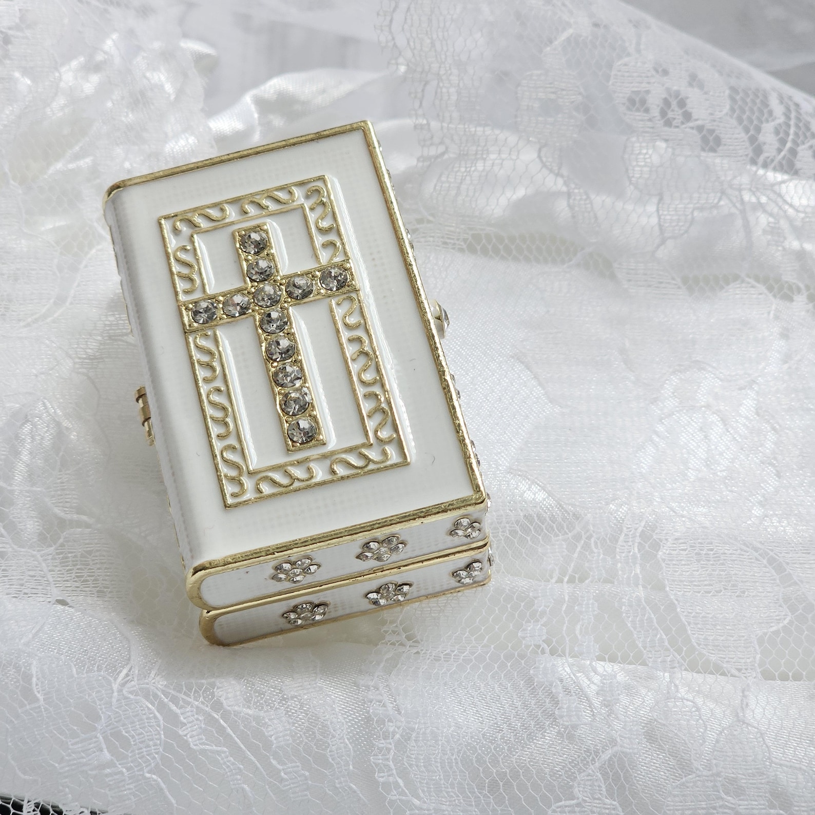 White and Gold Enamel Holy Bible Arras Box With 13pcs Gold Wedding ...