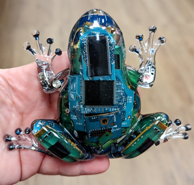 Tree Frog Made With Resin and Computer Motherboards - Etsy