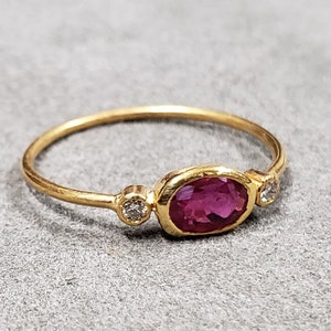 18k Gold Oval Ruby With Diamond Ring for Unisex, Bezel Setting, Red ...