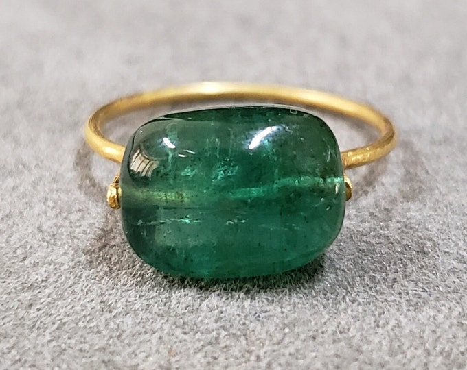 Zambian Emerald Tumble 18k Gold Ring, Drilled Hammered Gold Ring ...