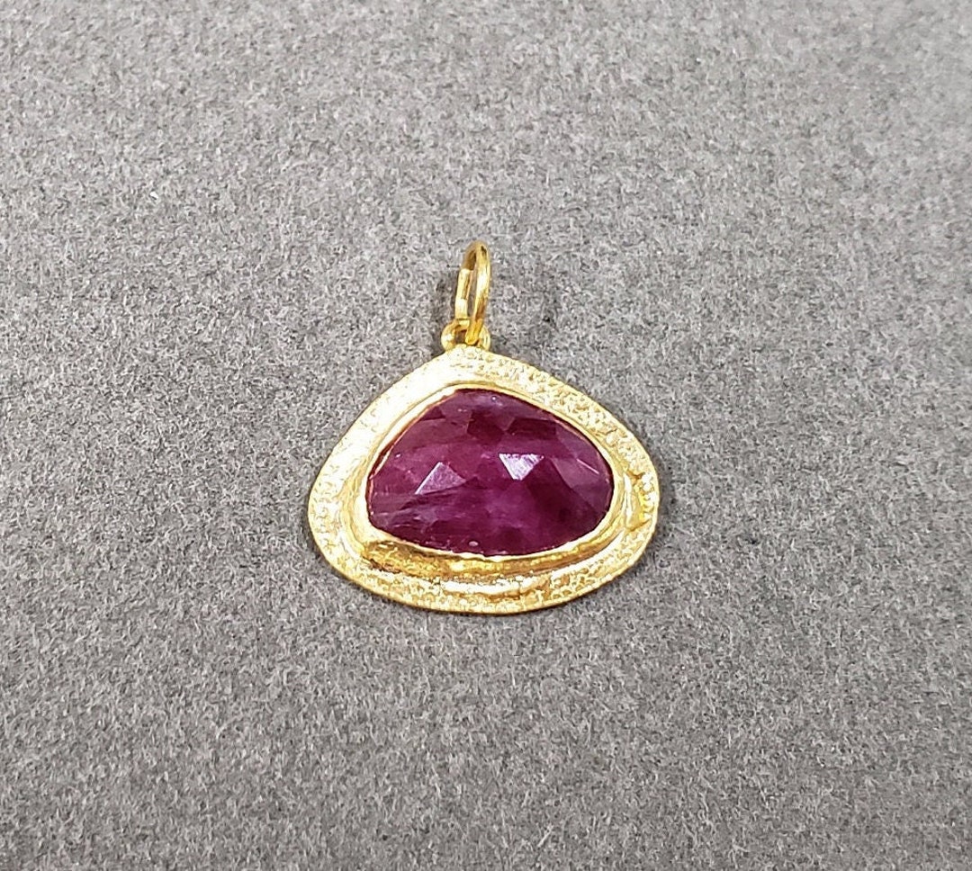 Triangle Ruby 18k Gold Pendant, Natural Ruby, Hammered Bezel Setted ...