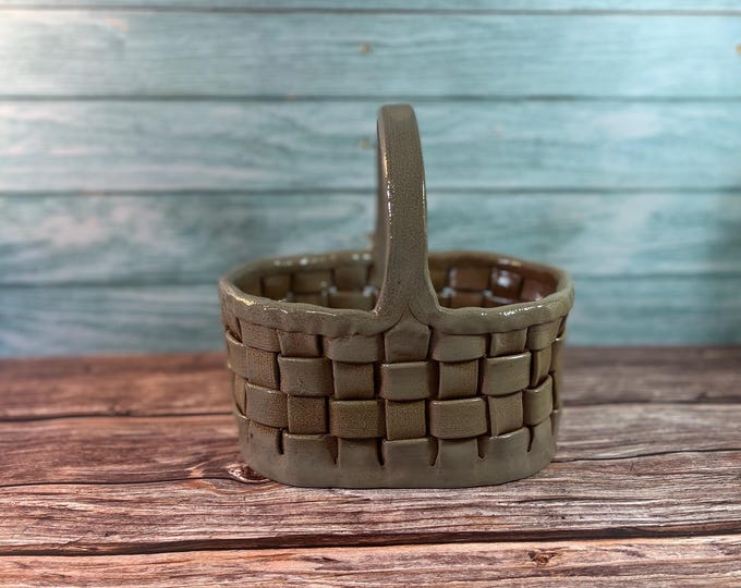 Woven Pottery, Bread Basket, Fruit Bowl, Warm White, Brown Speck Glaze ...