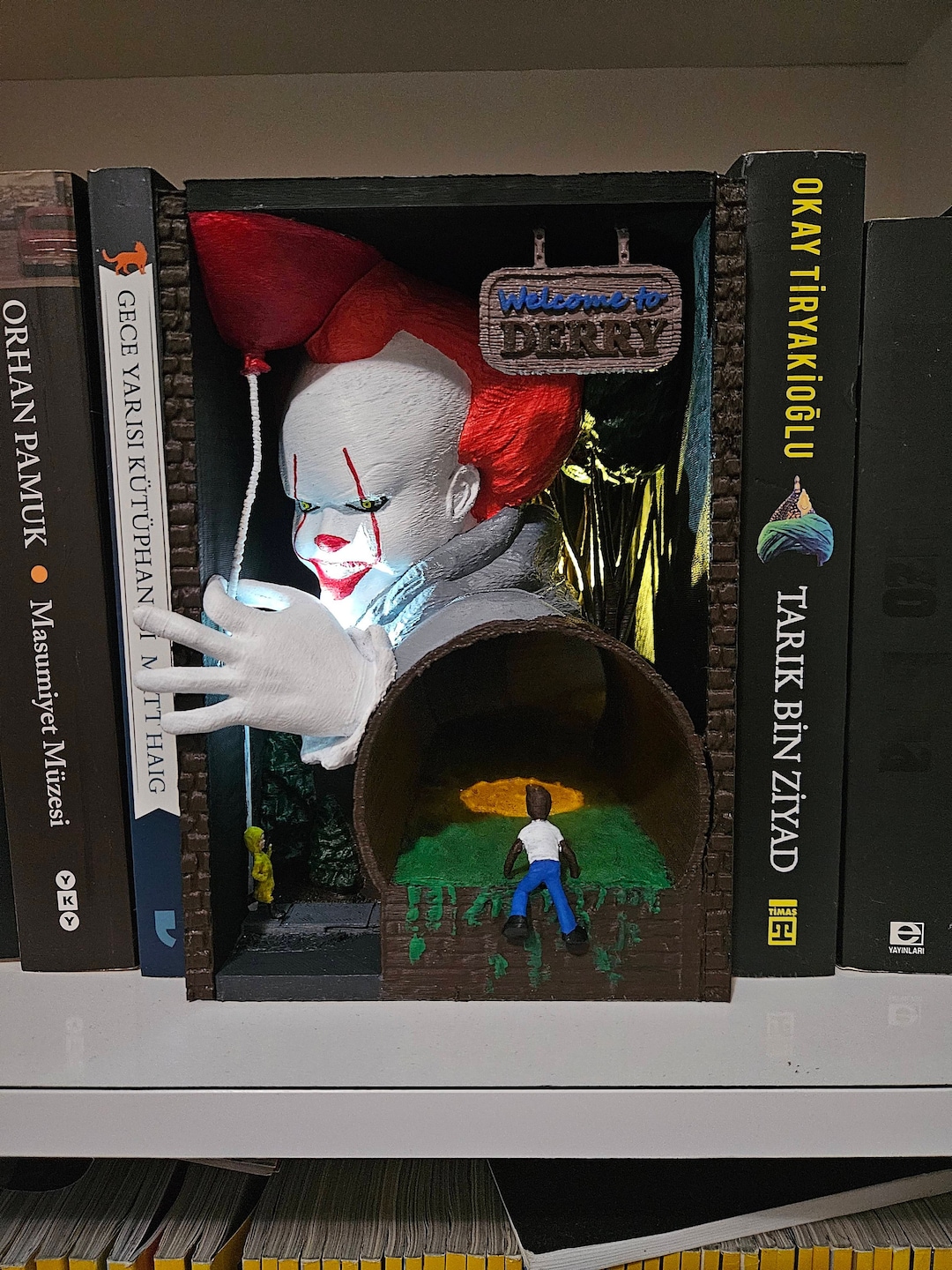 Pennywise Book Nook, Horror Fans, Stephen King,it Movie, Halloween ...
