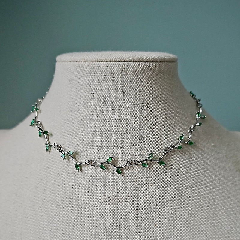 Green and Silver Necklace - Etsy