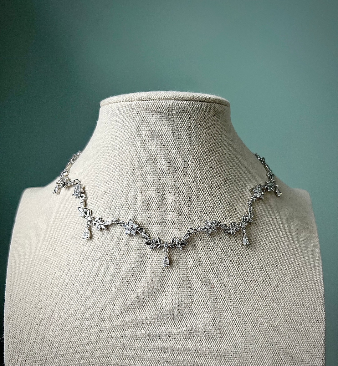Silver Teardrop White Flower Choker Necklace, Elegant Princess Regency ...