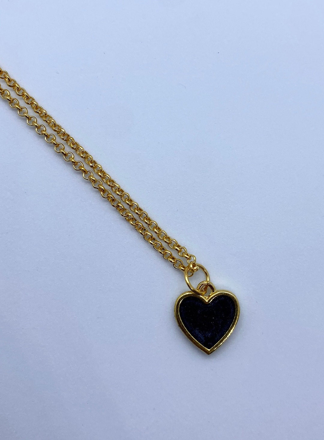 Mini collar de corazón negro / Collar delicado minimalista / Joyas de ...