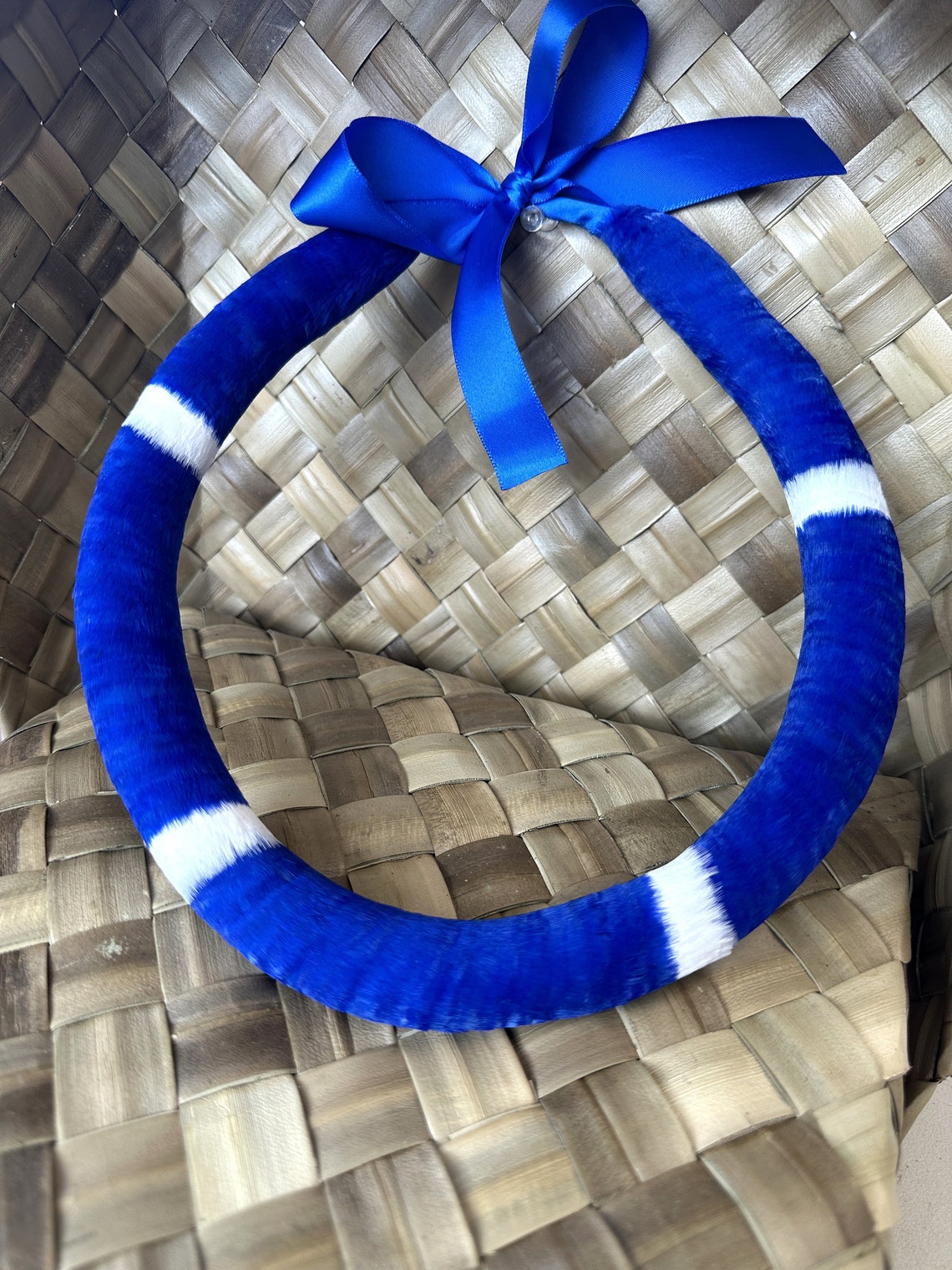 Royal Blue and White Lei Hulu Kamoe, Custom Graduation Lei, Lei Po'o ...
