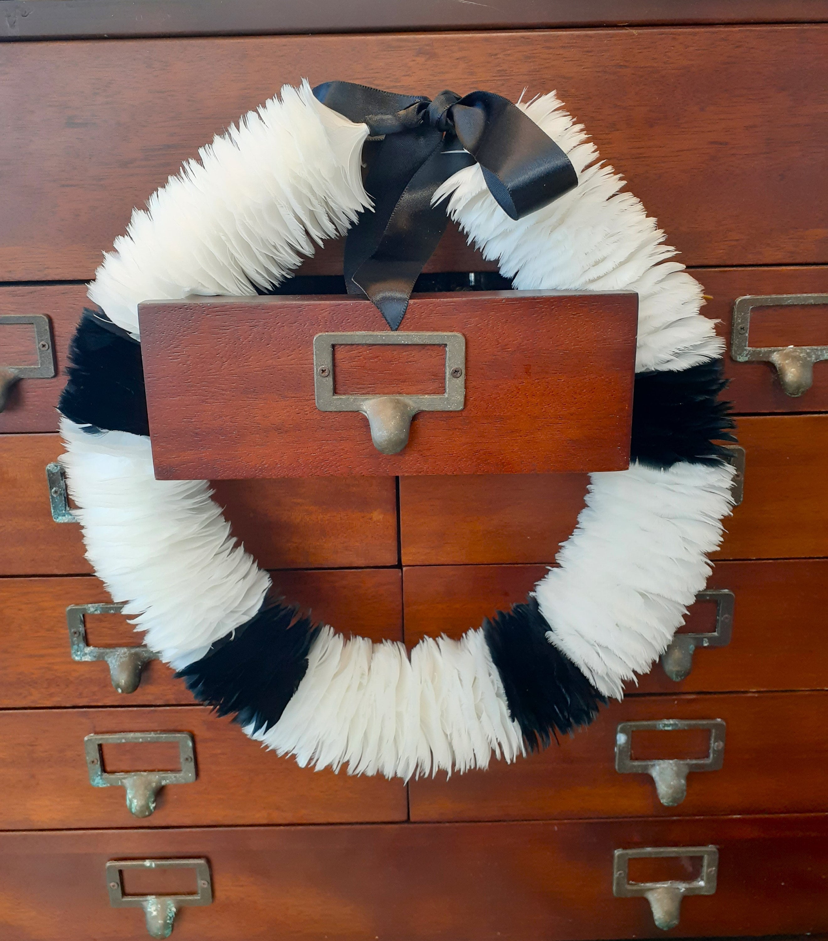 Lei Hulu Poepoe, Lei Humu Papa, Maui Feather Lei, Black & White Feather ...