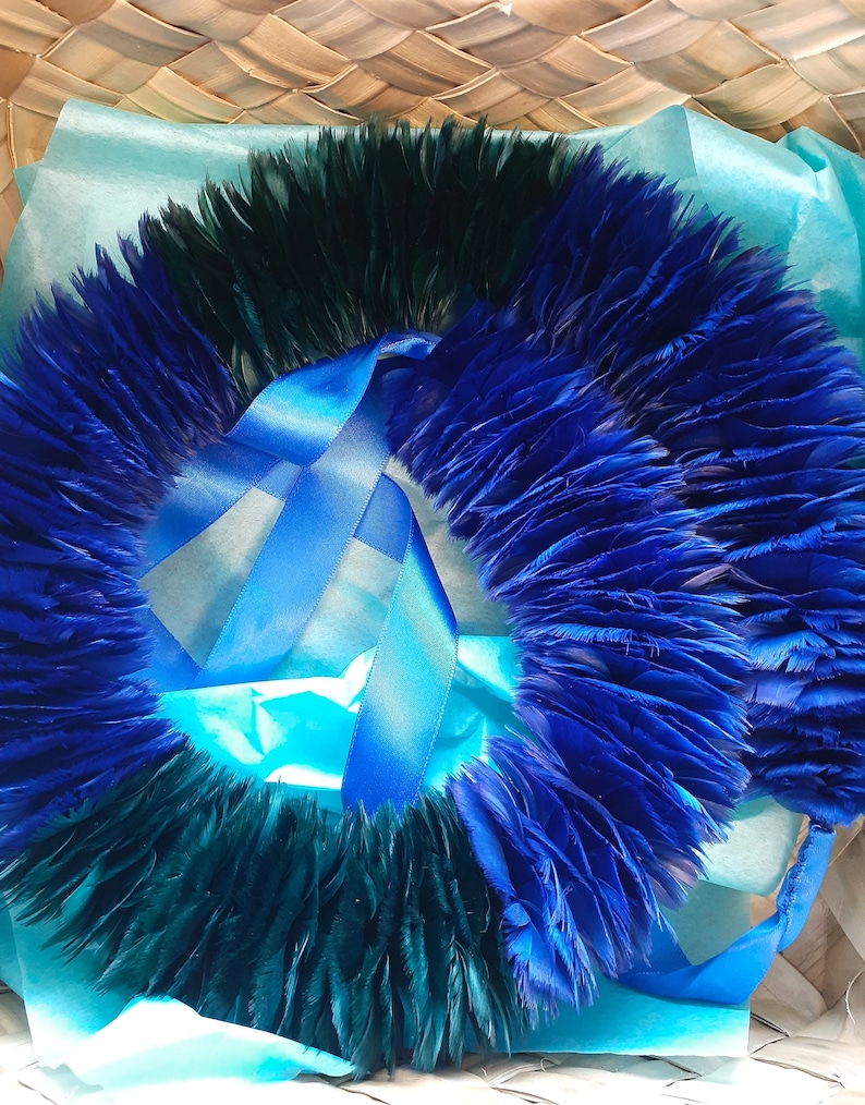 Royal Blue and Emerald Lei Hulu Poepoe, Lei Humu Papa, Maui Feather Lei ...