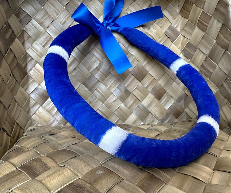 Royal Blue and White Lei Hulu Kamoe, Custom Graduation Lei, Lei Po'o ...
